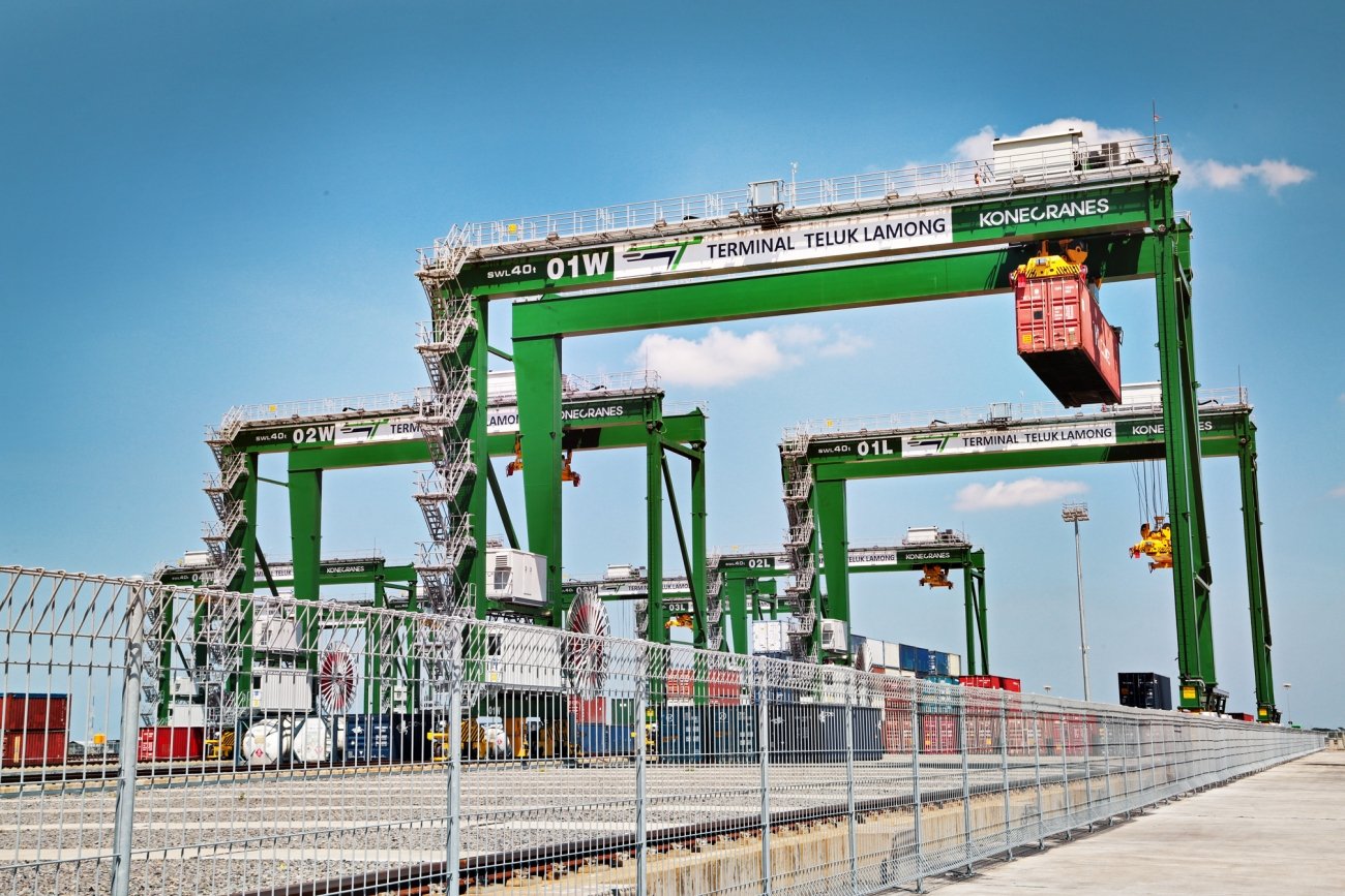 Proyek Automatic Staking Crane For Terminal Teluk Lamong Surabaya 28 ...