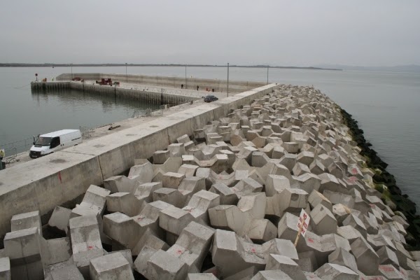 Proyek Pembangunan Breakwater Blok Dermaga dan Pemeliharaan Alat Medik ...