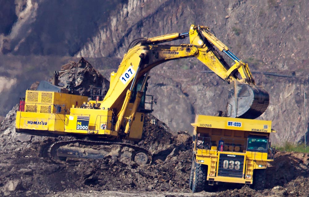 Proyek Pengadaan Alat Berat (Excavator) dan 3000 BHP Harbour Tug Boat ...